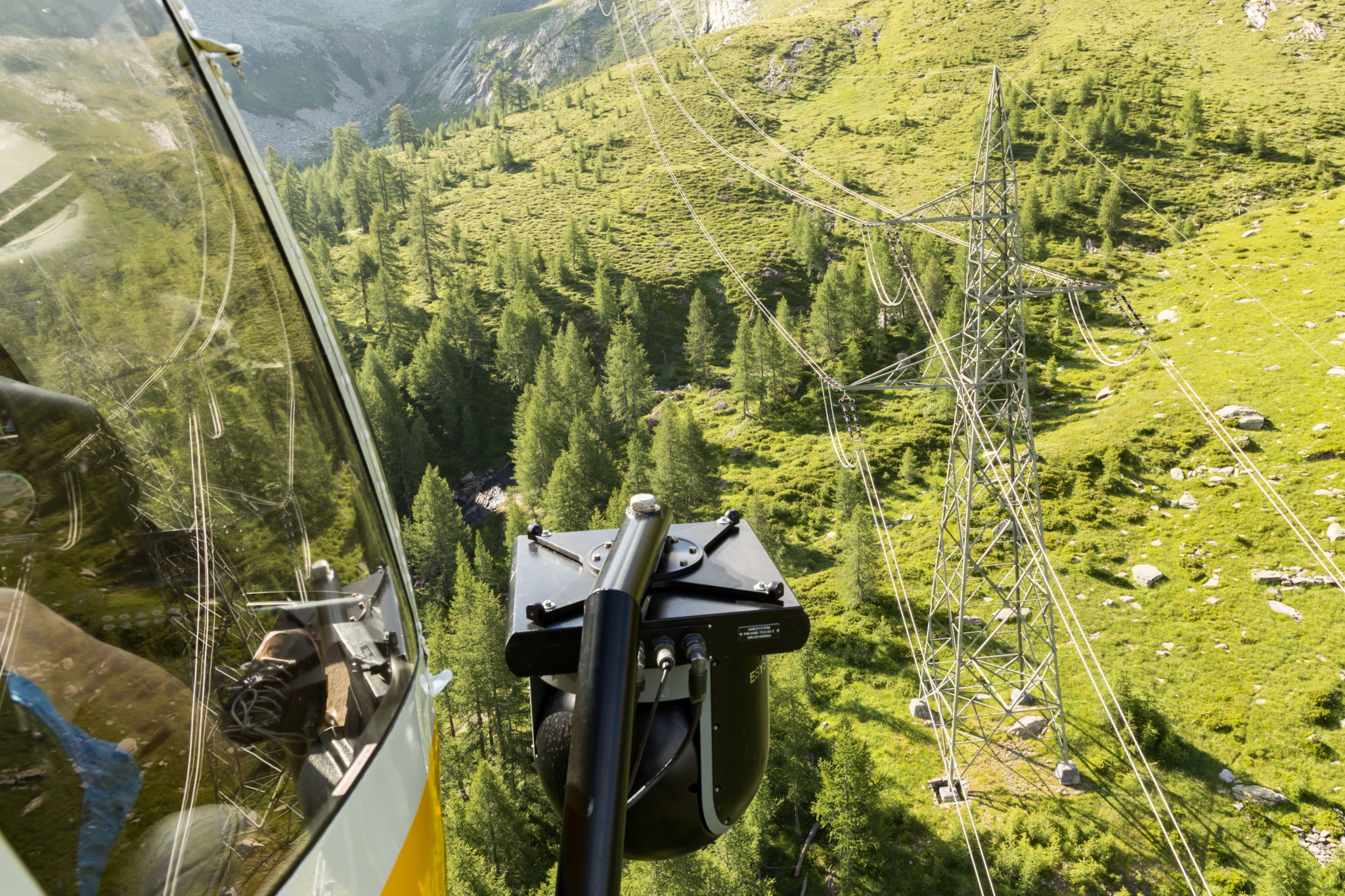 Inspection flight for high-voltage transmission lines, an service for ...