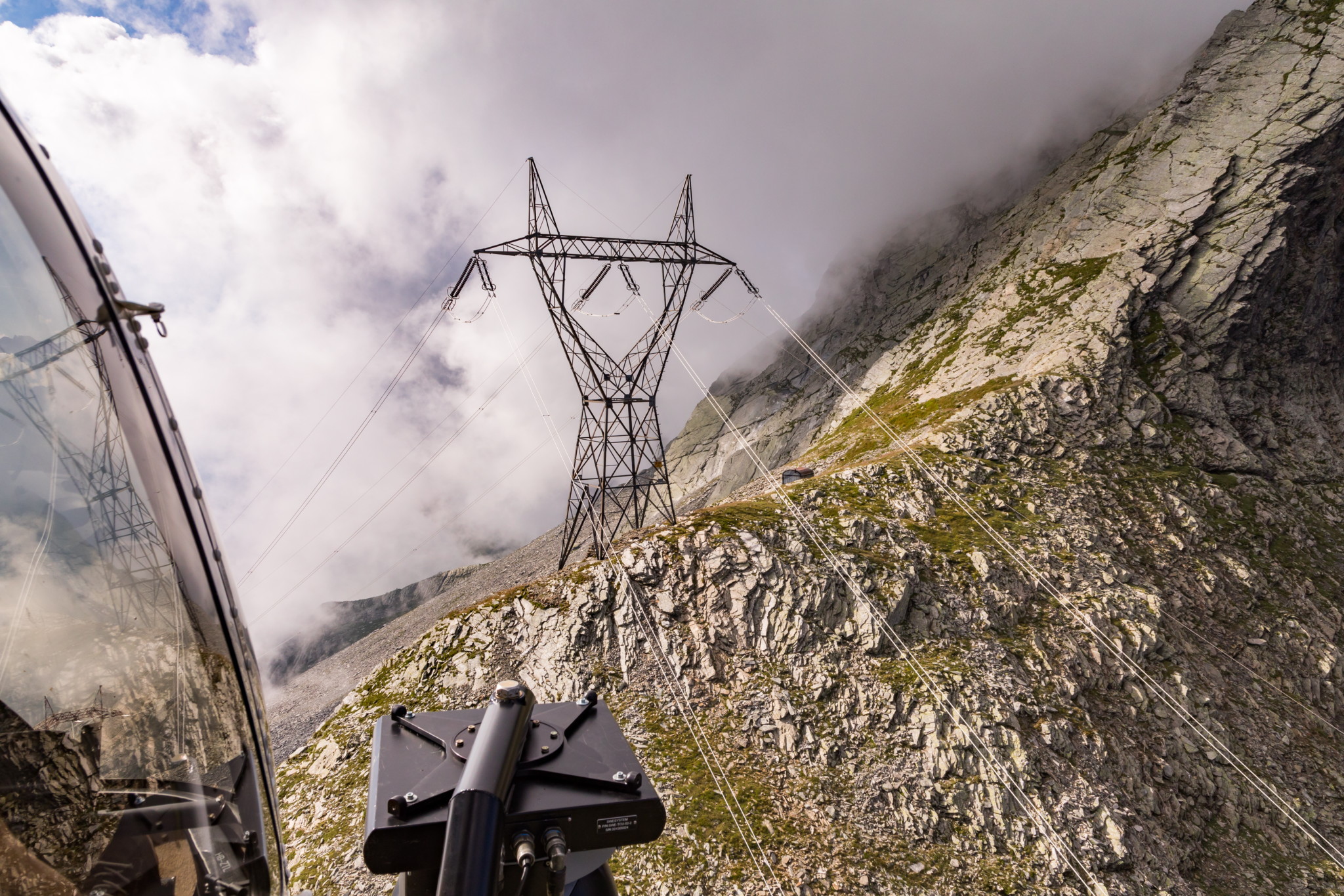 Inspection flight for high-voltage transmission lines, an service for ...