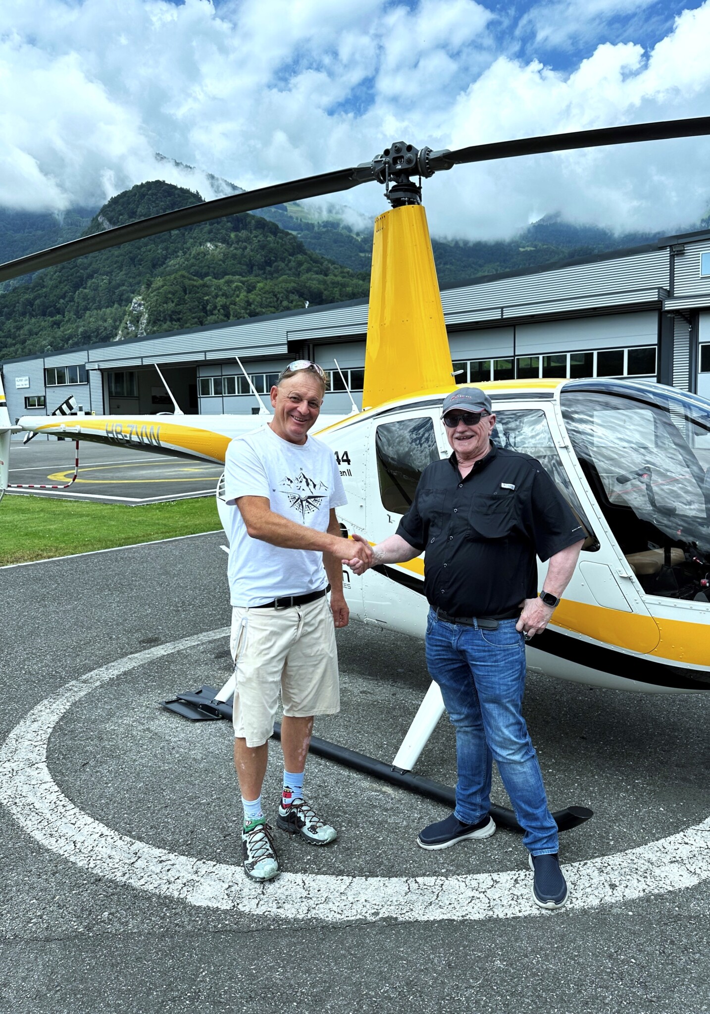 Zwei Prüfungserfolge bei der Valair Flugschule - Valair - Helicopter ...