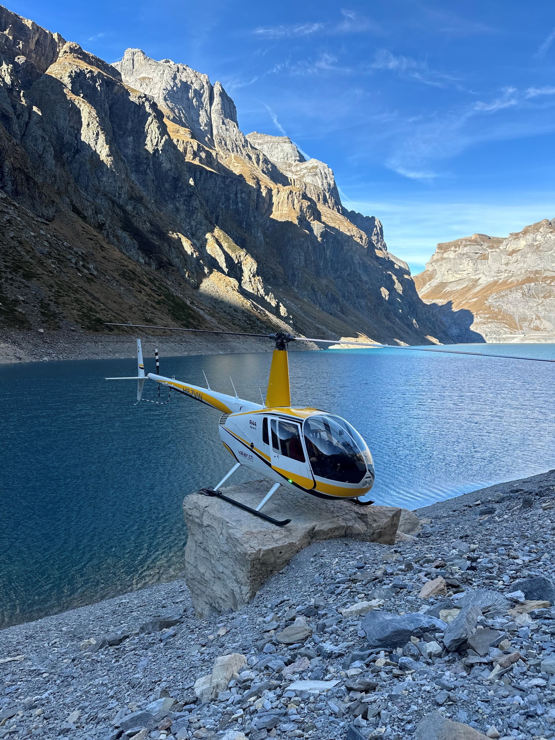 International customers for Advance flight training in the mountains - Valair - Helicopter Services